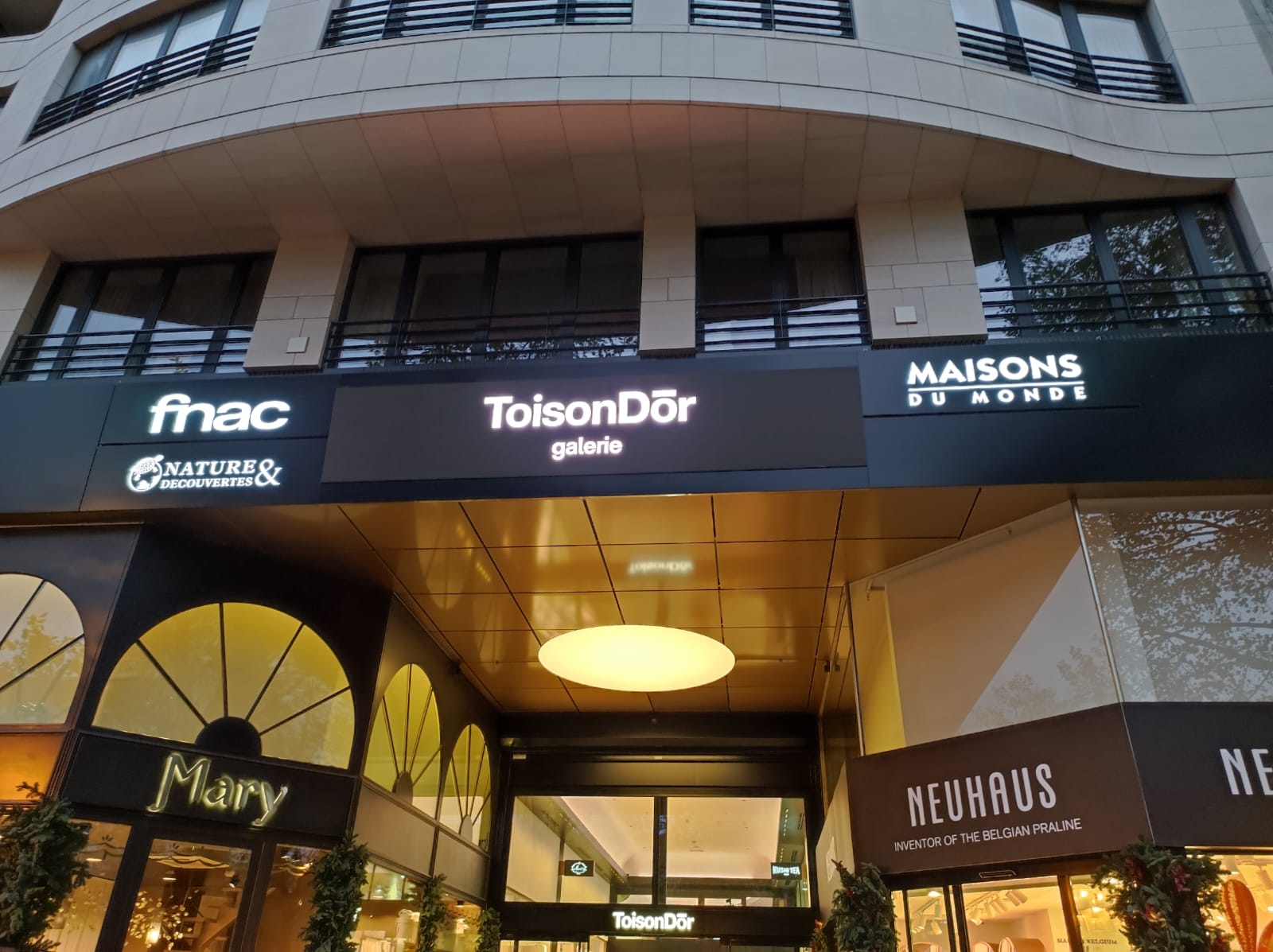 Ecrans galerie commerçante | Toison d'Or | Bruxelles | Expansion TV